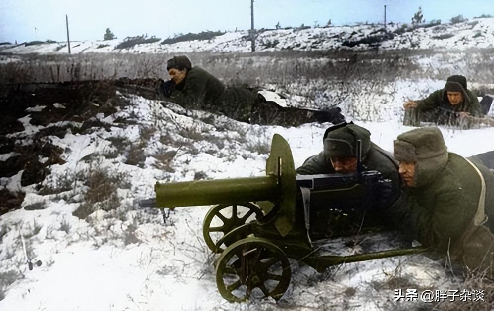 Infantry support weapons during World War II: four types, light machine ...