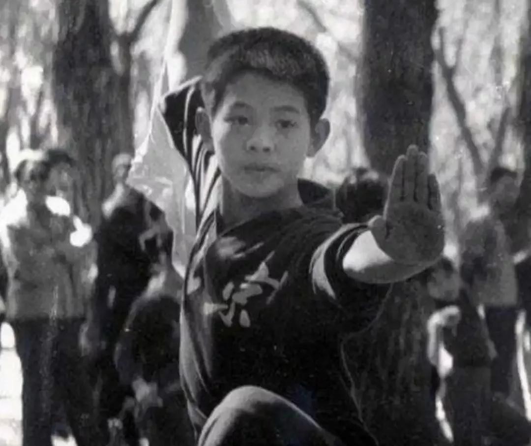 In 1983, Jet Li wrote a letter to Deng Gong. Deng Gong wrote three ...