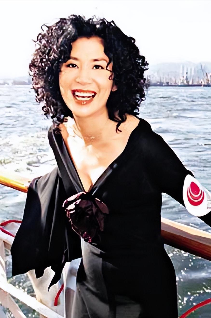 Wu Junru is 57 years old and still has charm, and she shoots ...