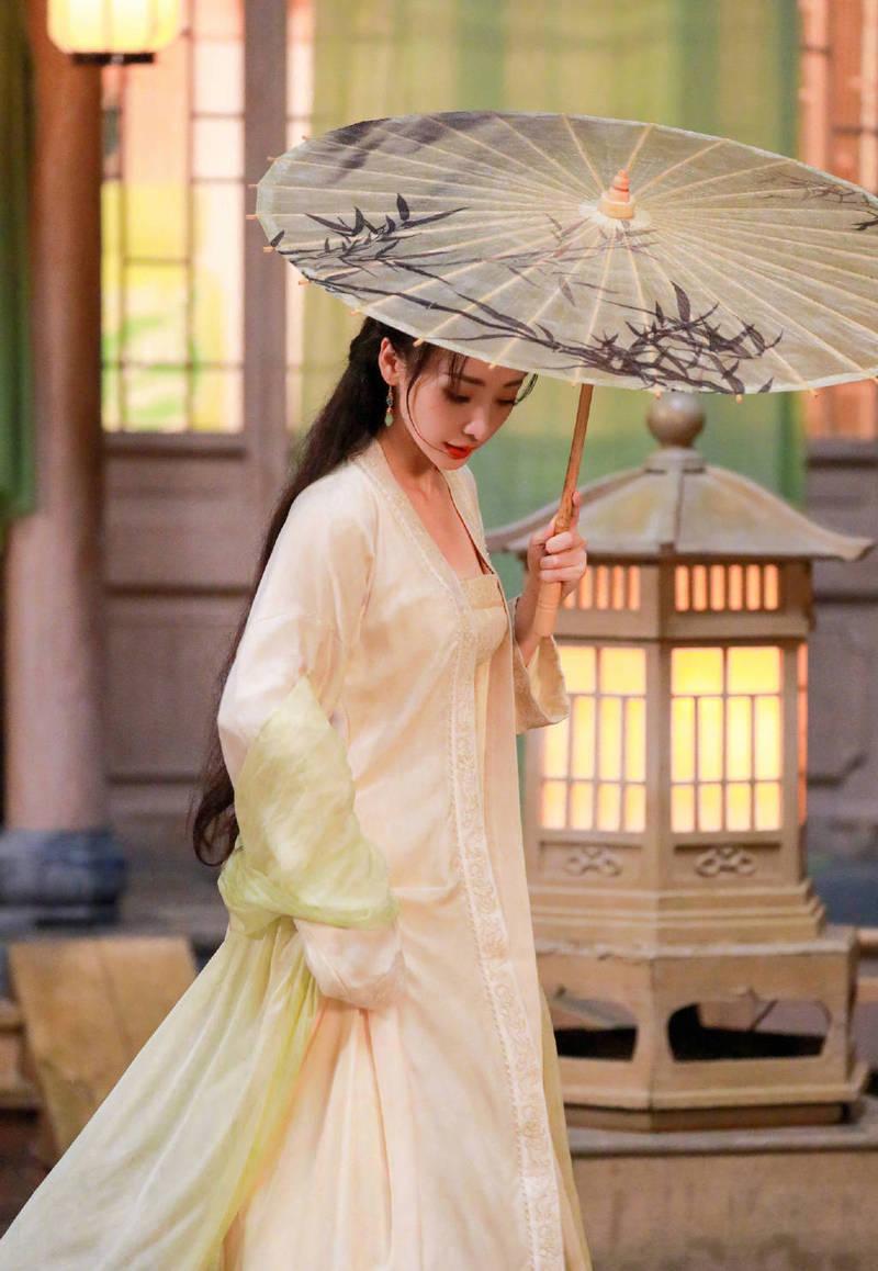 Liu Yan's ancient style photo shoot releases the beautiful face and ...