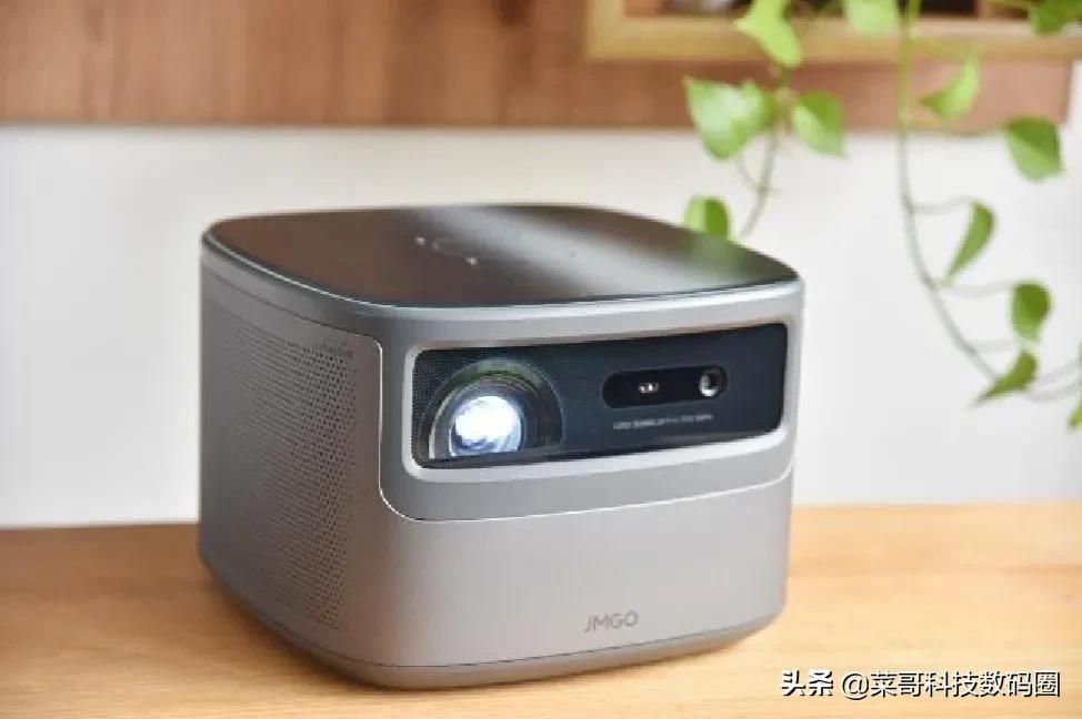 投影小白攻略之性能：,堅果J10對比極米H3S，這幾點必須關注 - 資訊咖