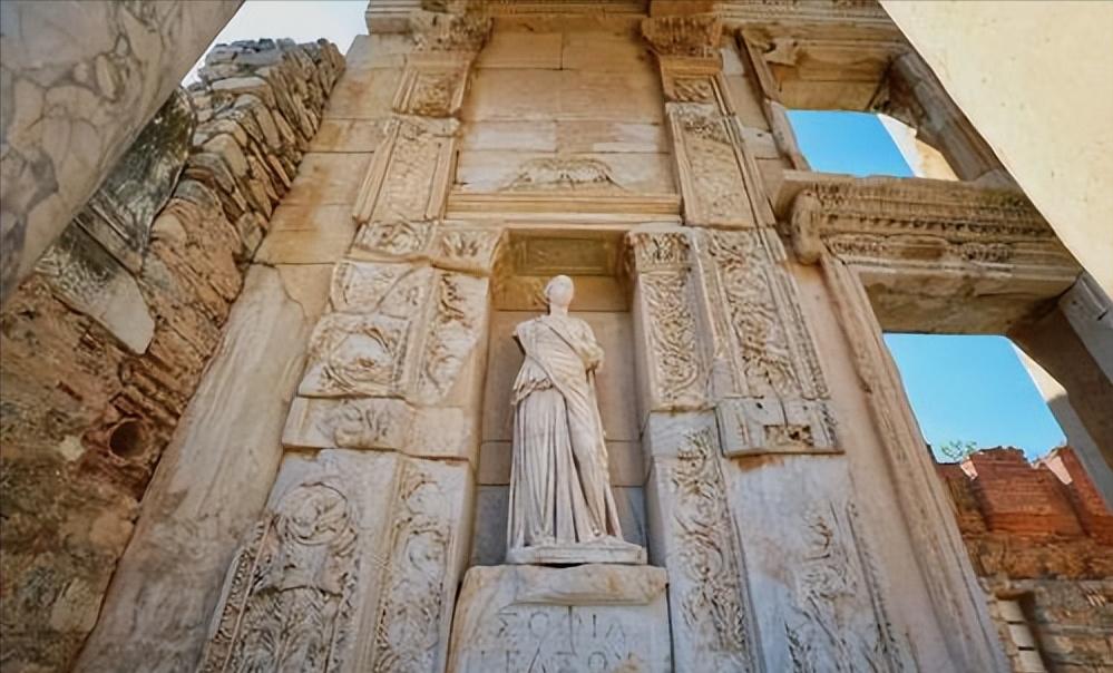Religious Architecture in the Achaemenid Empire: Faith and Social ...