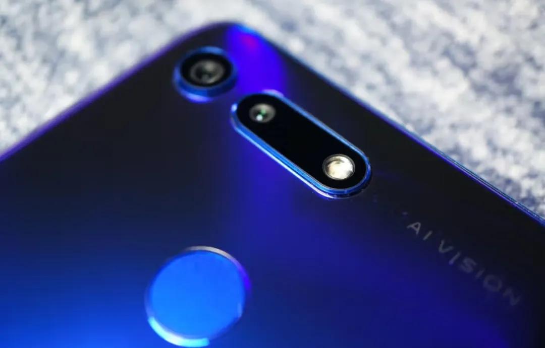 Is your Honor V20 still in use? I can barely hold it anymore. - iMedia