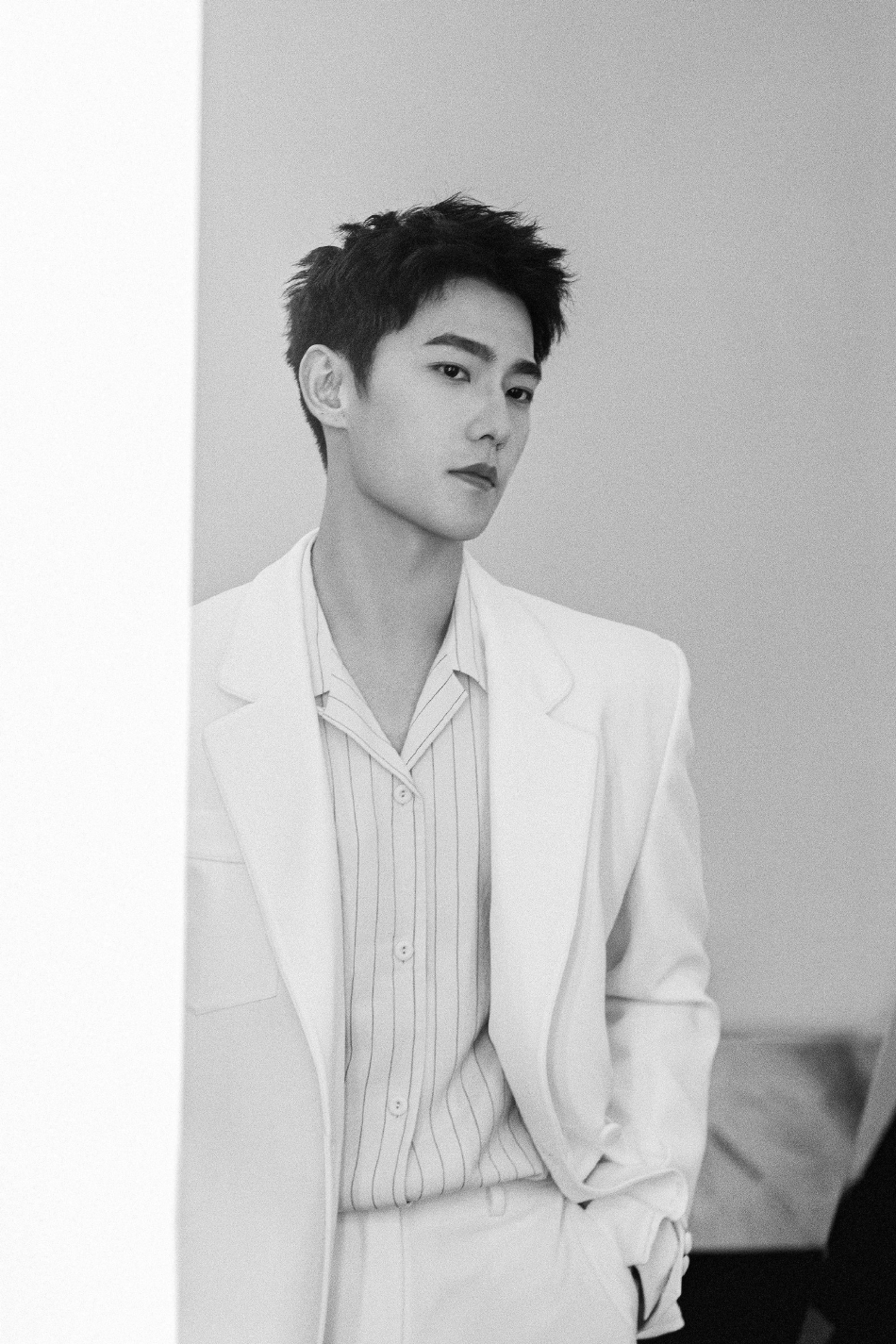 Fairy looks! Photos of Yang Yang's white suit event released - iMedia