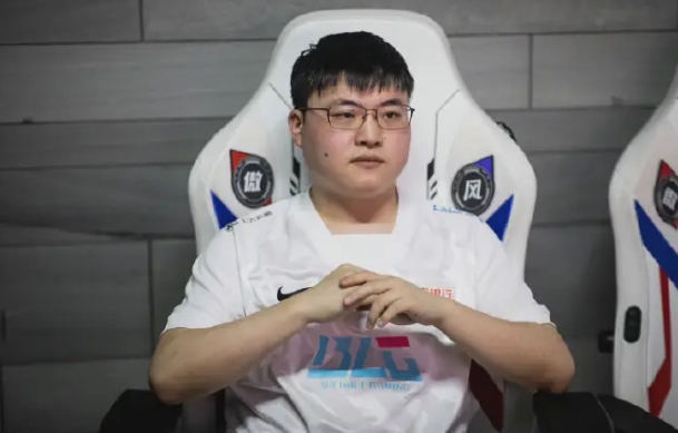 After Uzi's first victory, the boss woke up. He also felt that Uzi's ...