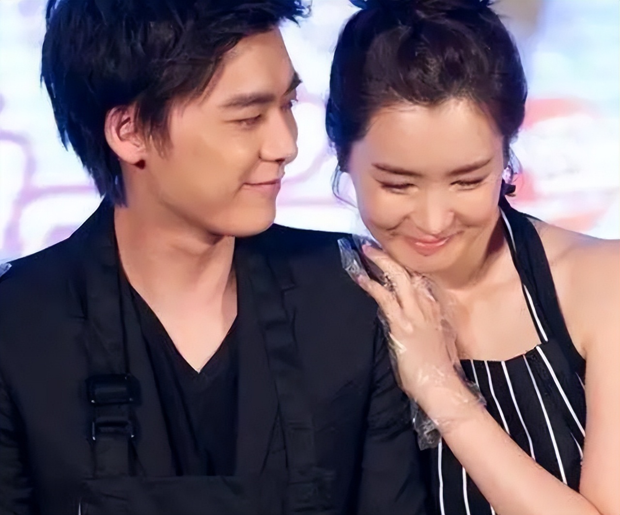 Expose Li Yifeng's release photo, the deity has returned to his hometown, his fiancee broke up ...