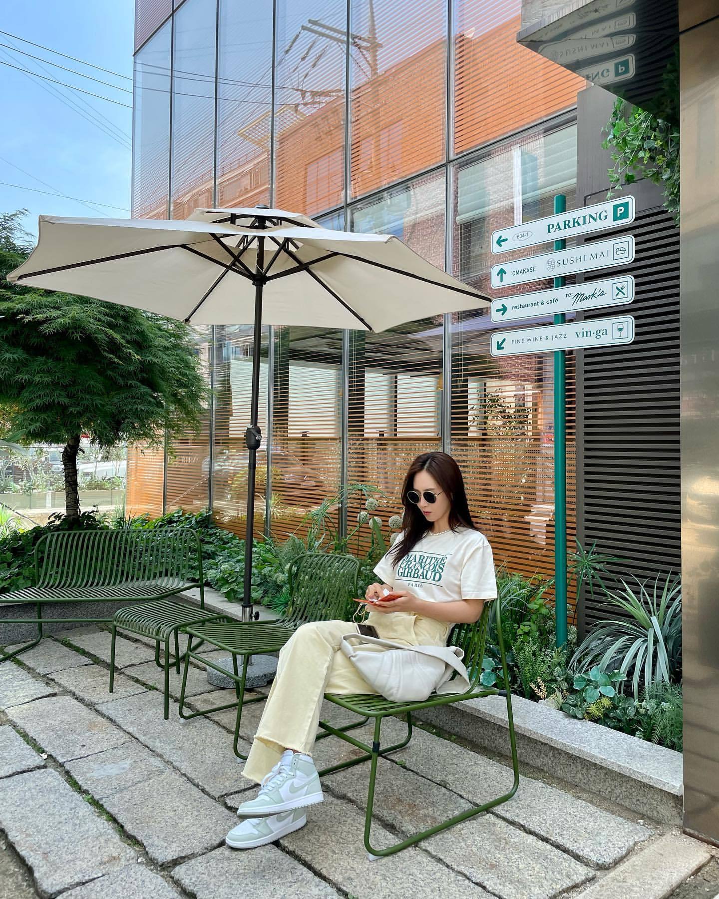 Girls' Generation Kwon Yuri takes a recent photo, her daily life is a ...