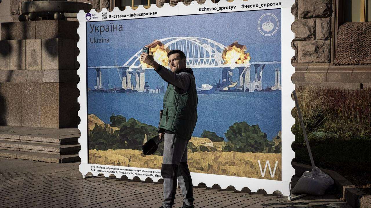 After the explosion of the Crimea Bridge, Ukrainian small stamps ...