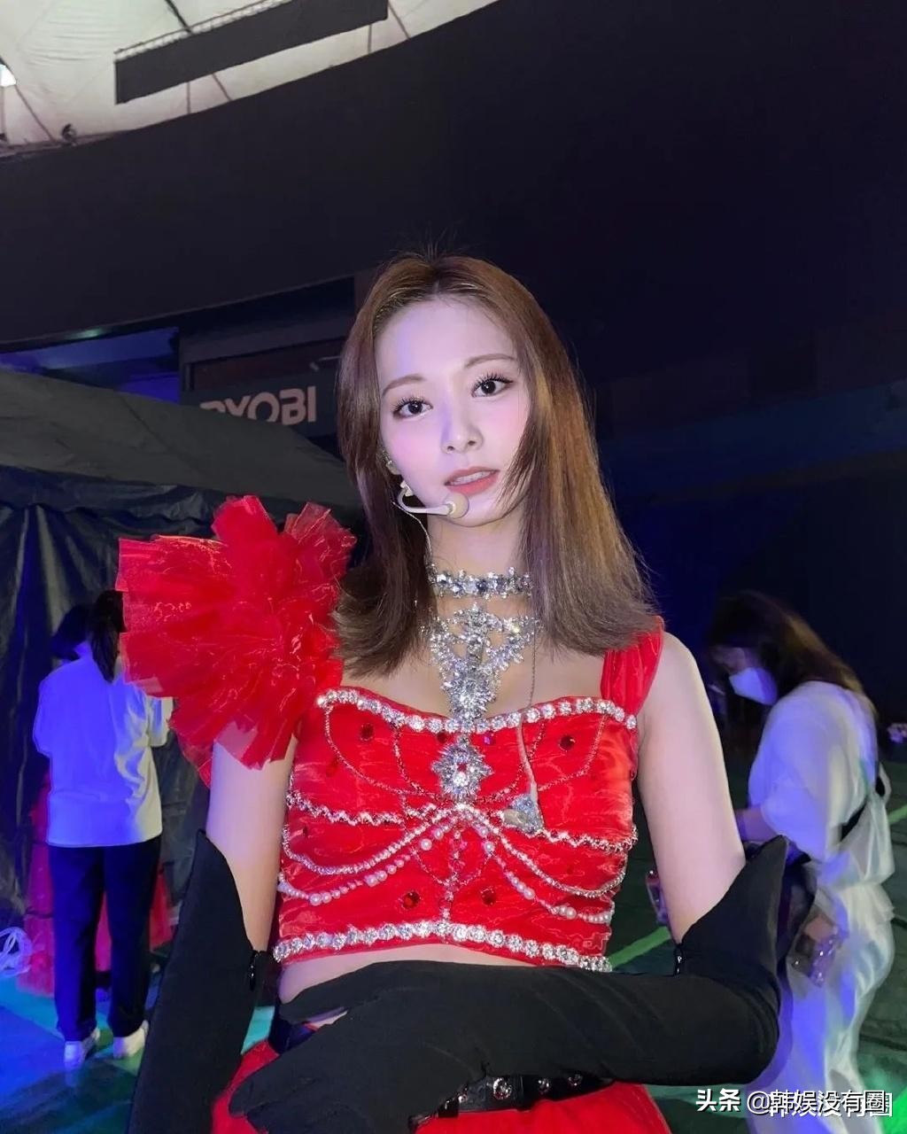 TWICE Zhou Ziyu posted private photos of the concert, slapped her face ...