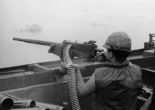 U.S. infantry squads during WWII - iNEWS