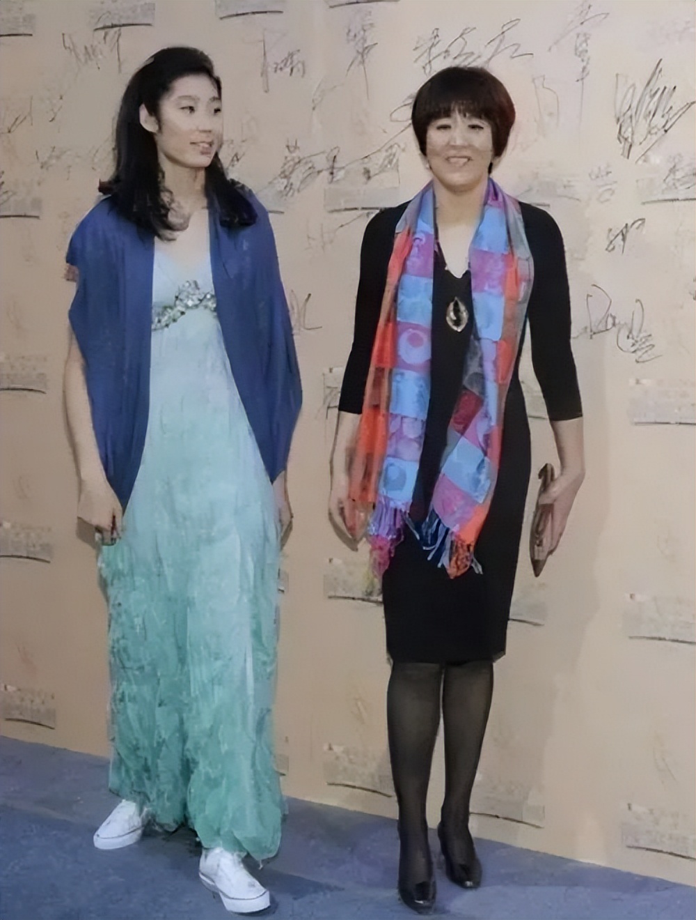 "Iron Hammer" Lang Ping is also feminine!Wearing a flower dress is more ...