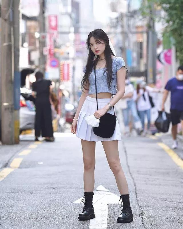 Girls in big cities tend to wear looser clothes, but those in small ...