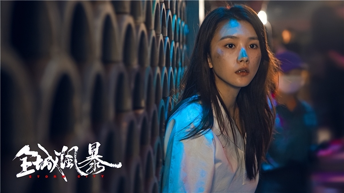 Wang Muxuan starred in the movie "Storm in the City" and his partner ...