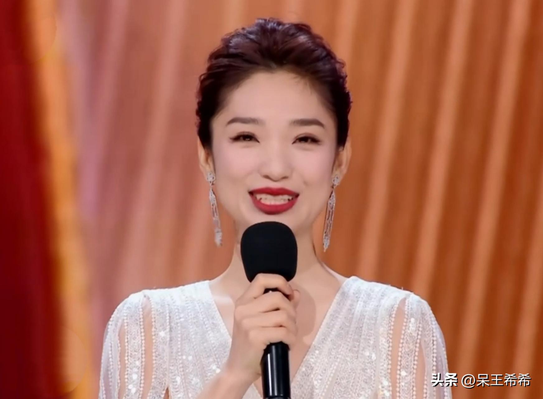 Now CCTV host Lan Yu is really "hot" - iMedia