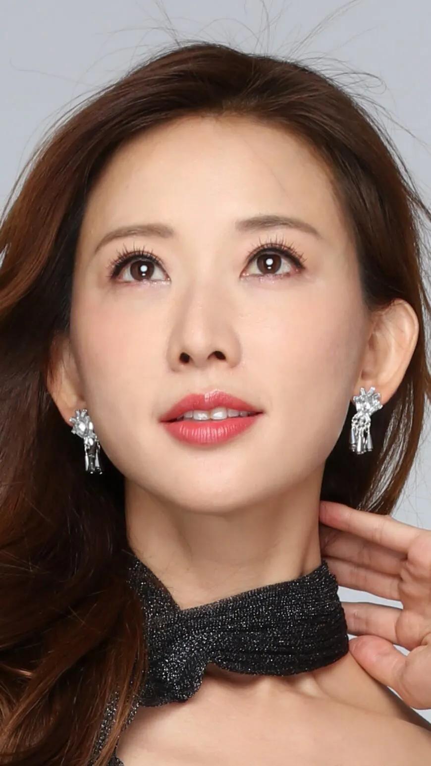 Star Wallpaper: Lin Chiling - iNEWS