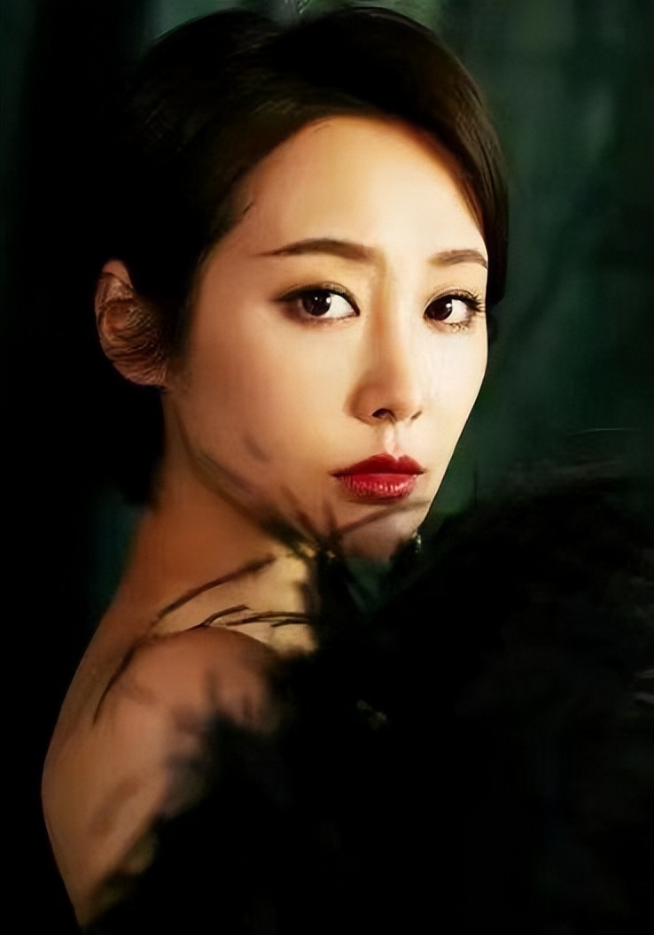 Many people say that Li Chun looks like Wang Ou, but I think Li Chun ...