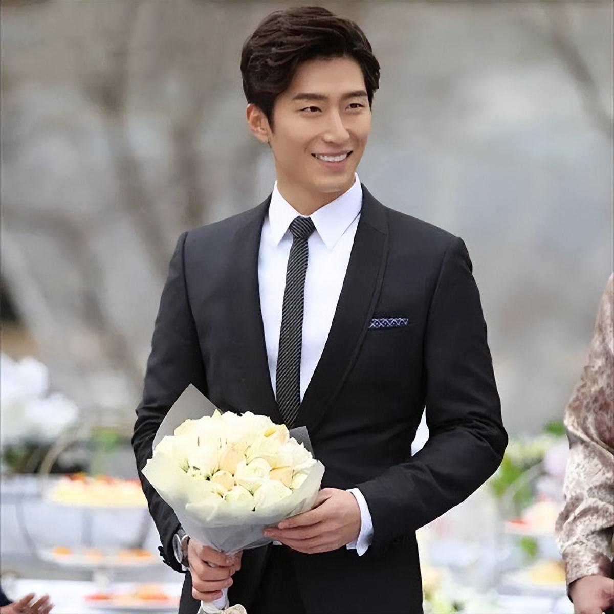 Dou Xiao: Originally a rich boy, fell in love with the gambling king ...