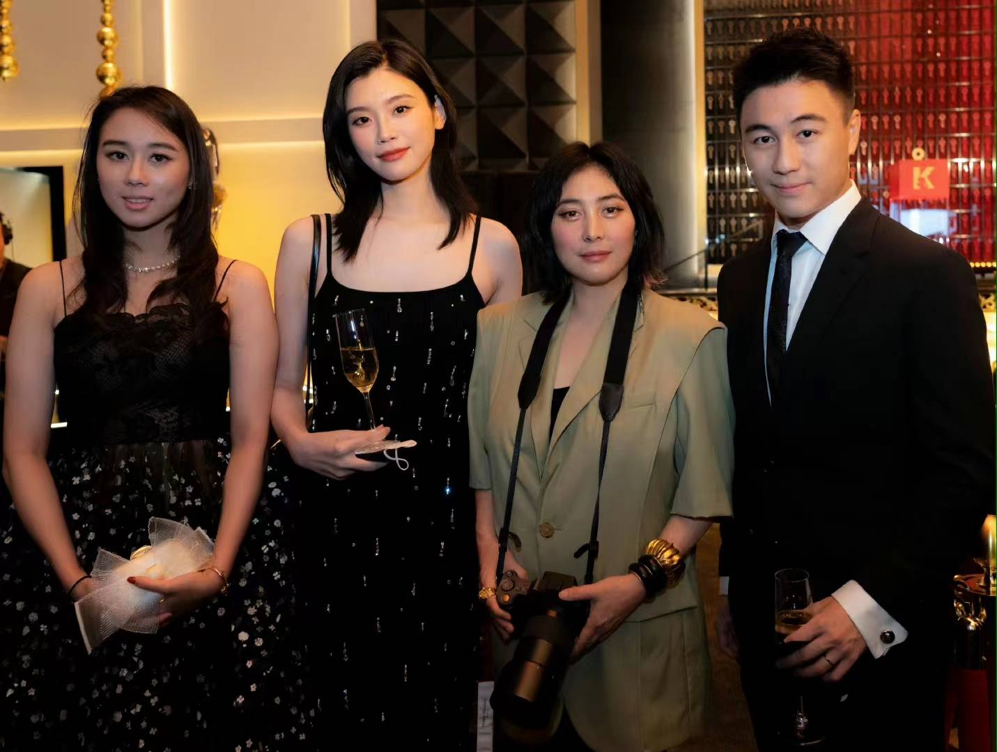 How dare you say that? He Chaoyi said bluntly: The last time the family was so full, it was at ...