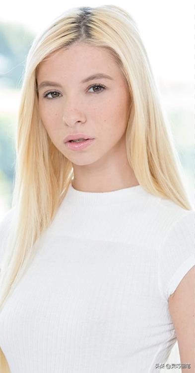 American actress Kenzie Reeves: The petite elf in the film and ...