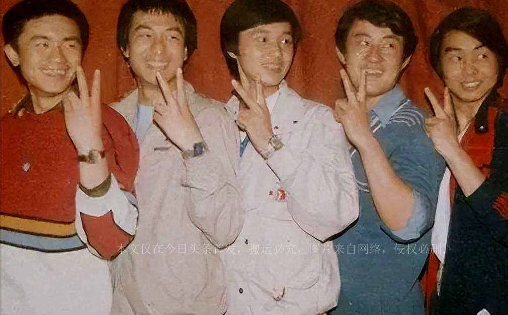 Actor Liu Yijun remarried with his son. After getting a daughter in middle age, he and his son ...