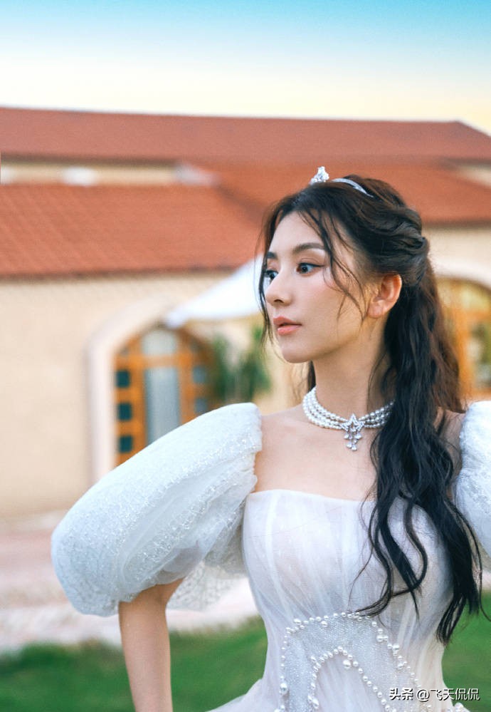Fang Yuan's princess-style look is sweet and charming, with a white ...