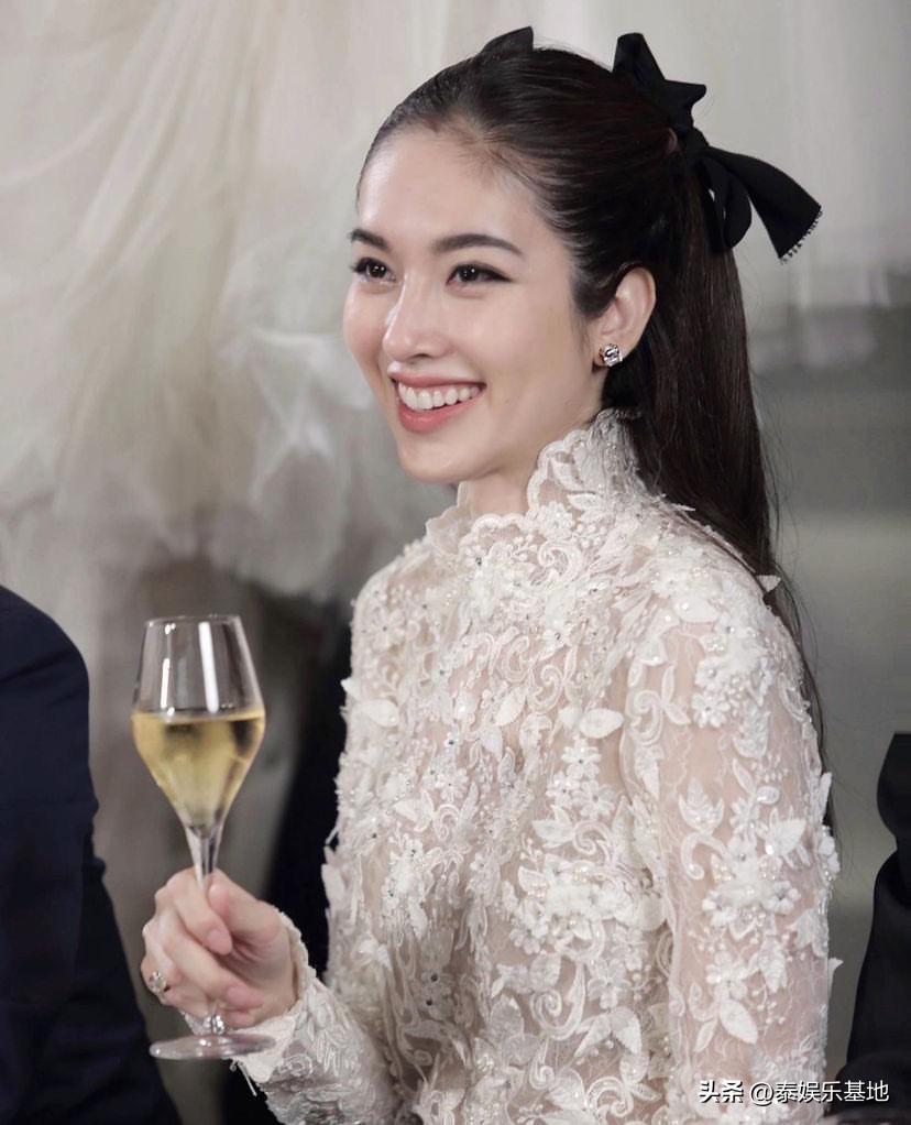 Boa, Thailand's most beautiful transgender entertainer, gets engaged to ...