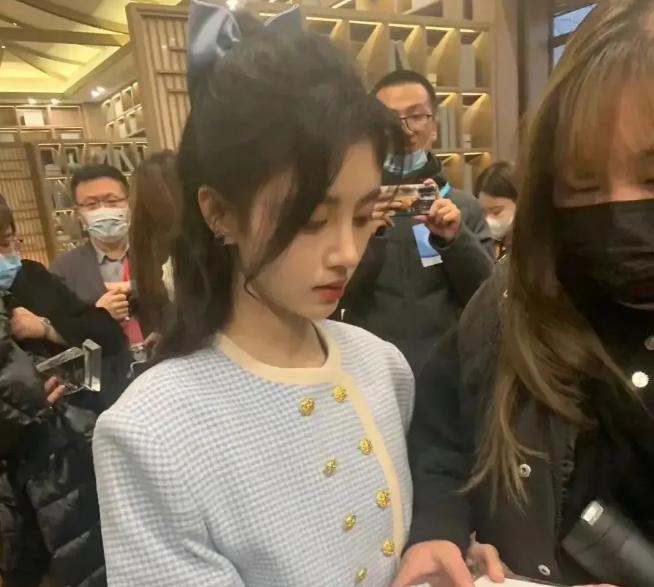 Actor Ju Jingyi went to Jining to participate in the event, she is ...