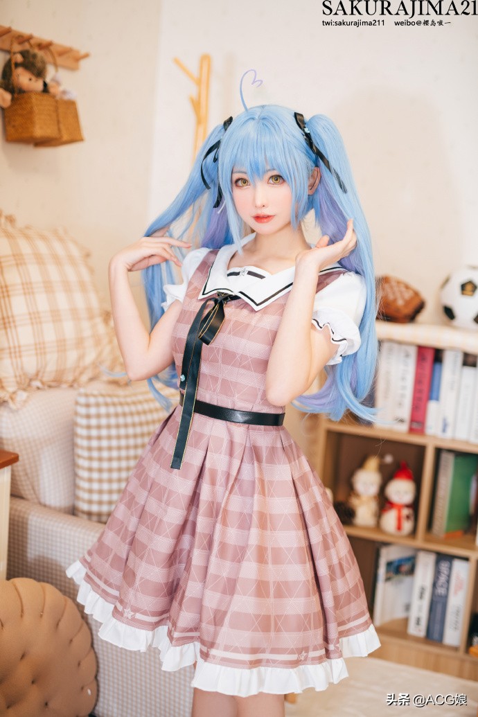 "VTuber" Cosplay - iNEWS