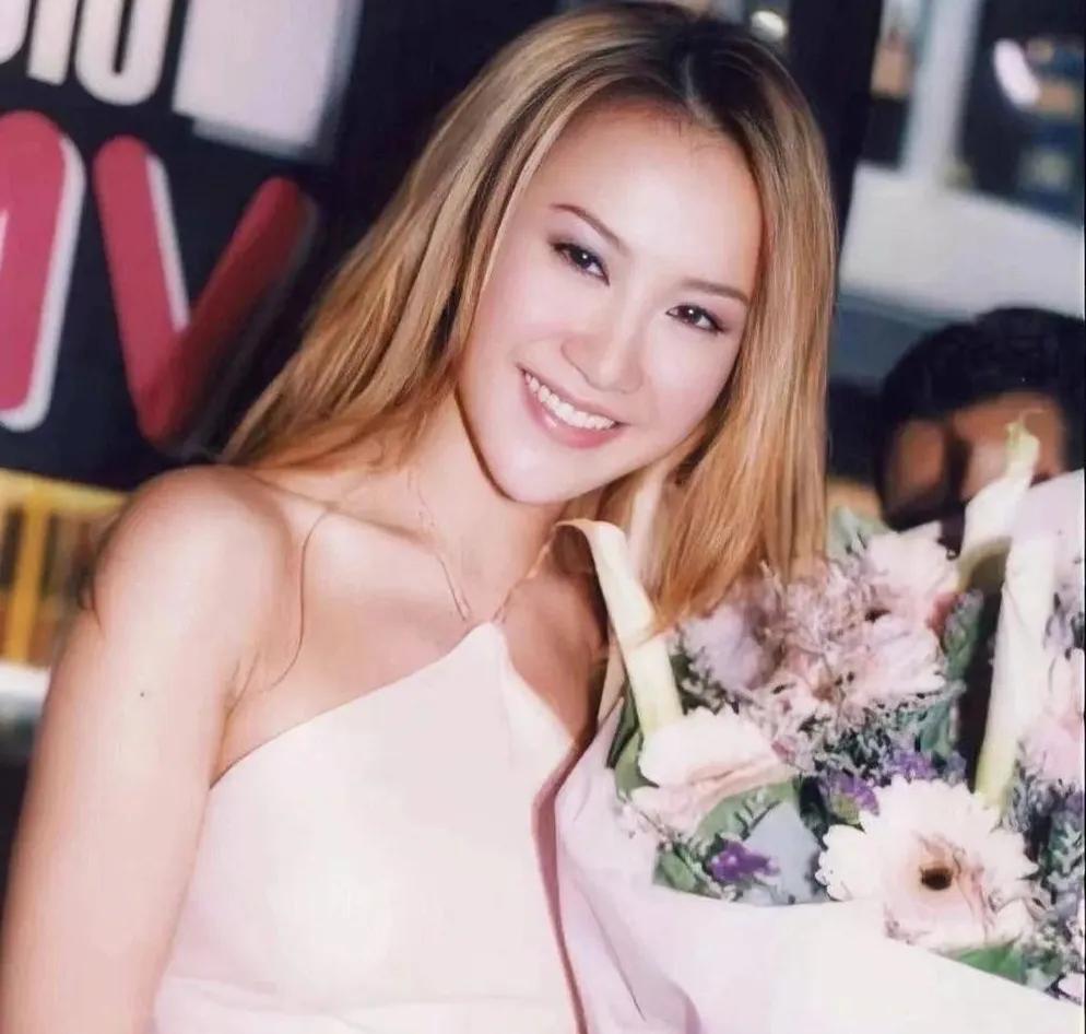 Singer CoCo commits suicide, the heart is sad and embarrassing. The ...
