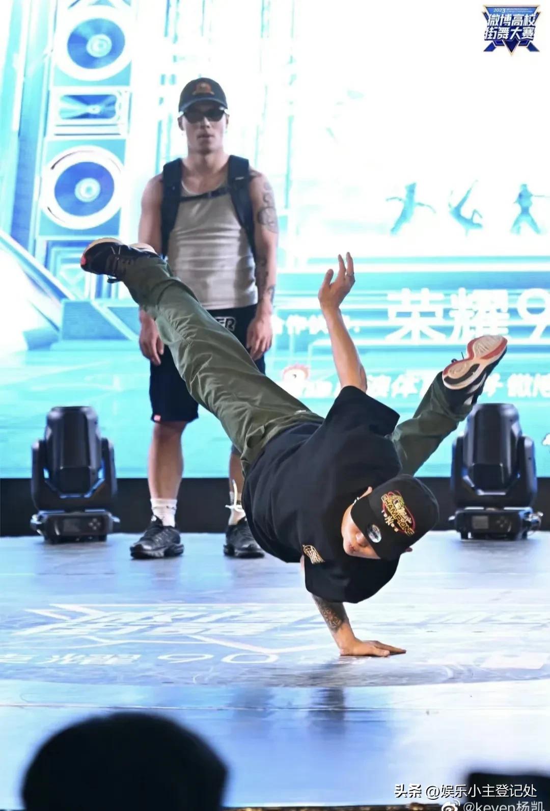 At the enthusiastic road show, Wang Yibo talked about his dance ...