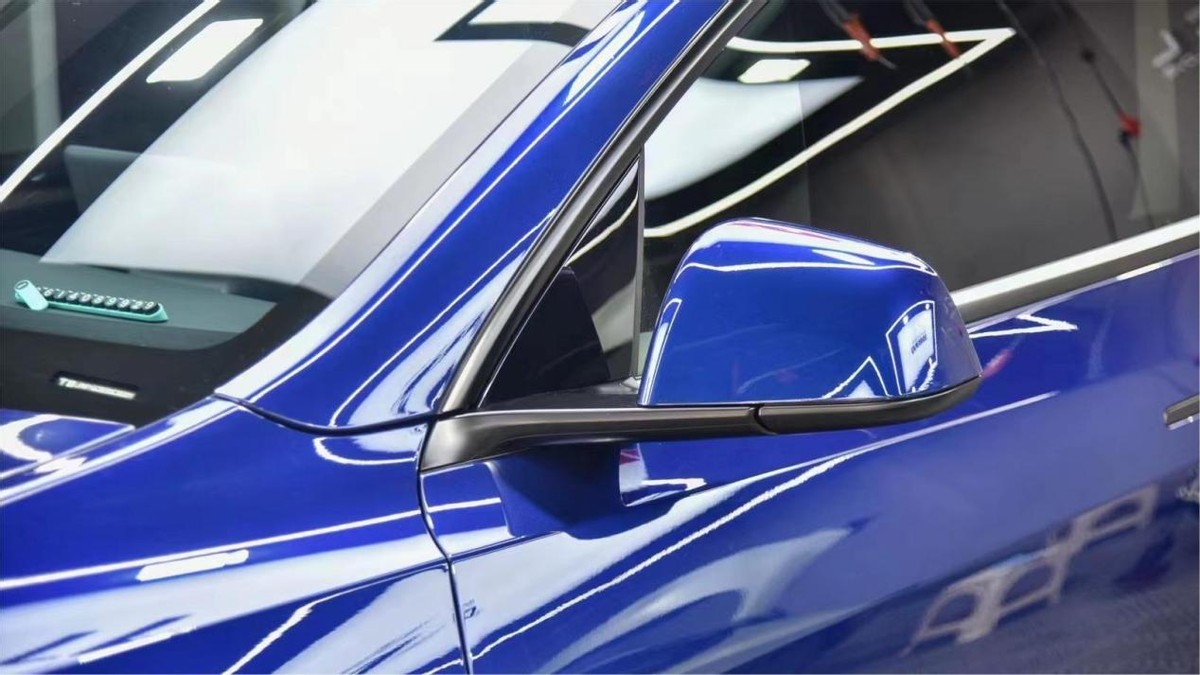 The original deep sea blue can also give modelY a heroic appearance - iNEWS