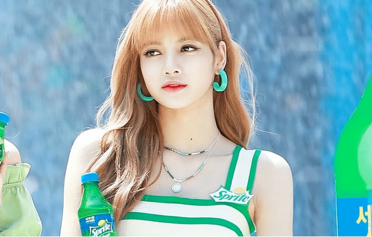 Lisa performed a wine glass striptease at nightclub, fell in love with ...