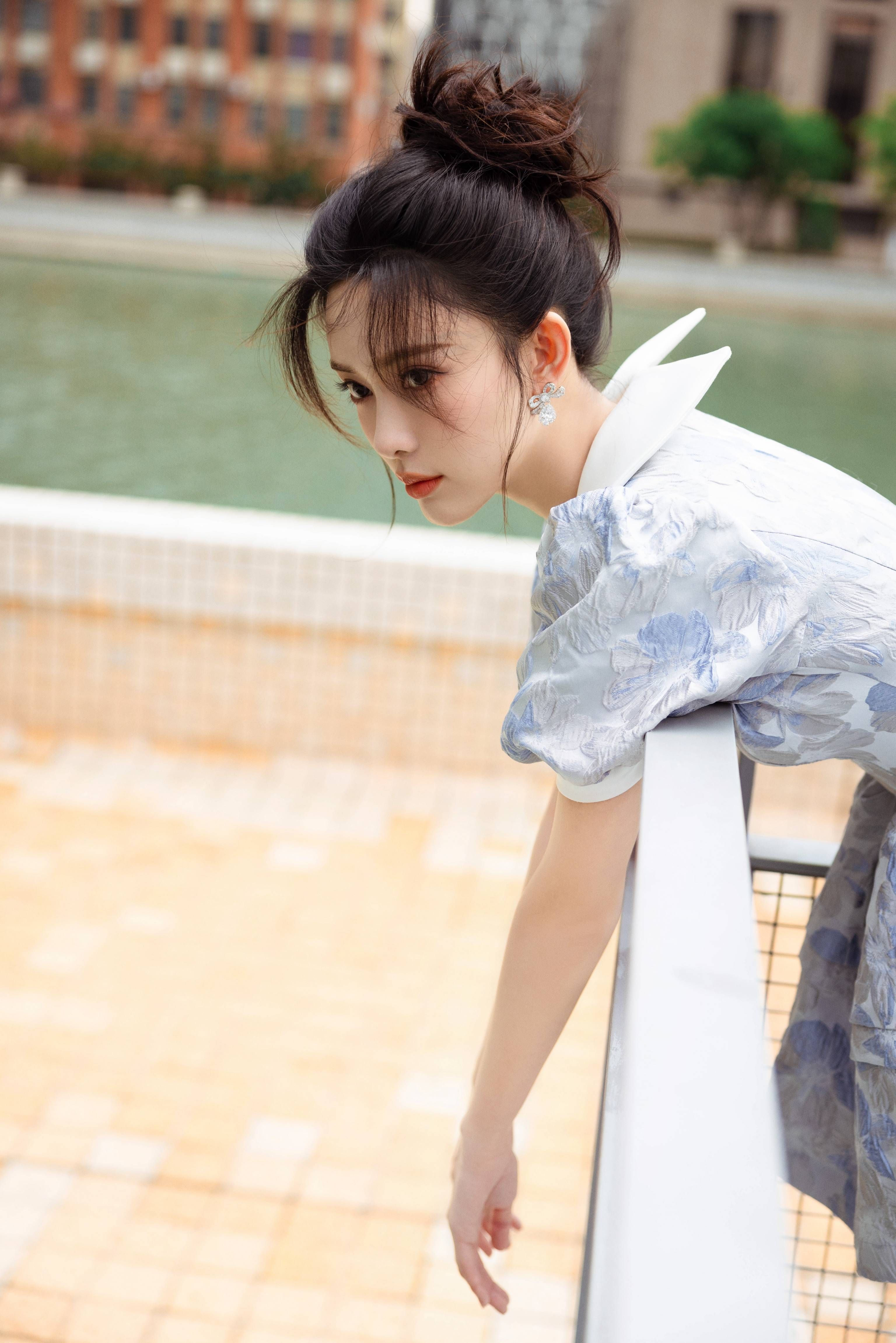 Meng Ziyi's light and elegant blue vitality full of long legs sexy photo - iMedia