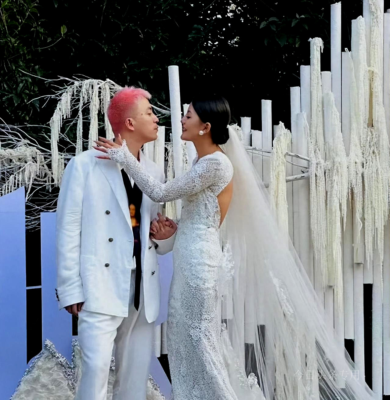 Rapper Jony J got married, and many friends in the industry came to give their blessings - iMedia