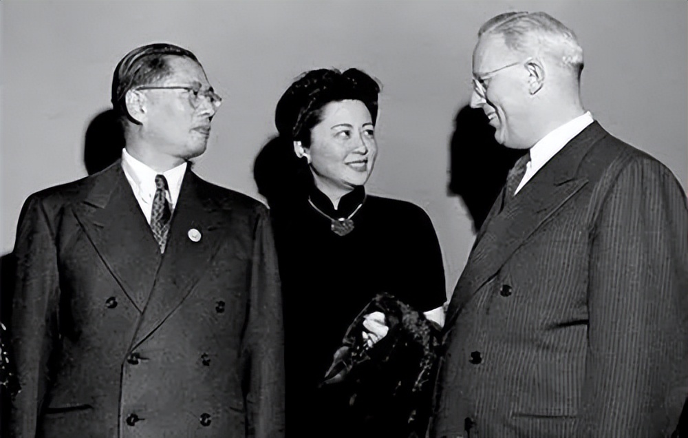 In 1916, Sheng Xuanhuai, a wealthy man in the late Qing Dynasty, passed ...