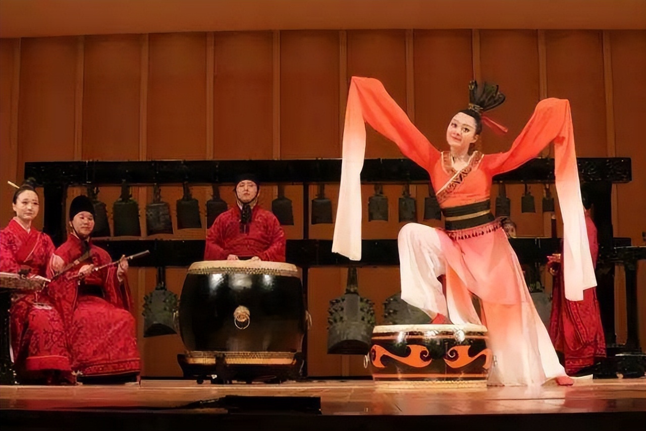 The "mystery" seven-pan dance is engraved on the portrait bricks of the ...