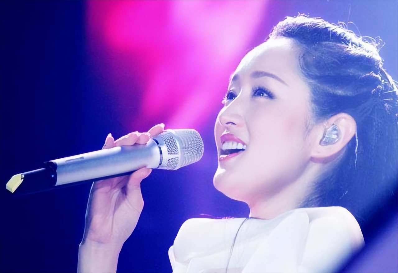 Yang Yuying: Is she still the "Queen of Sweet Songs" for fans? - iNEWS
