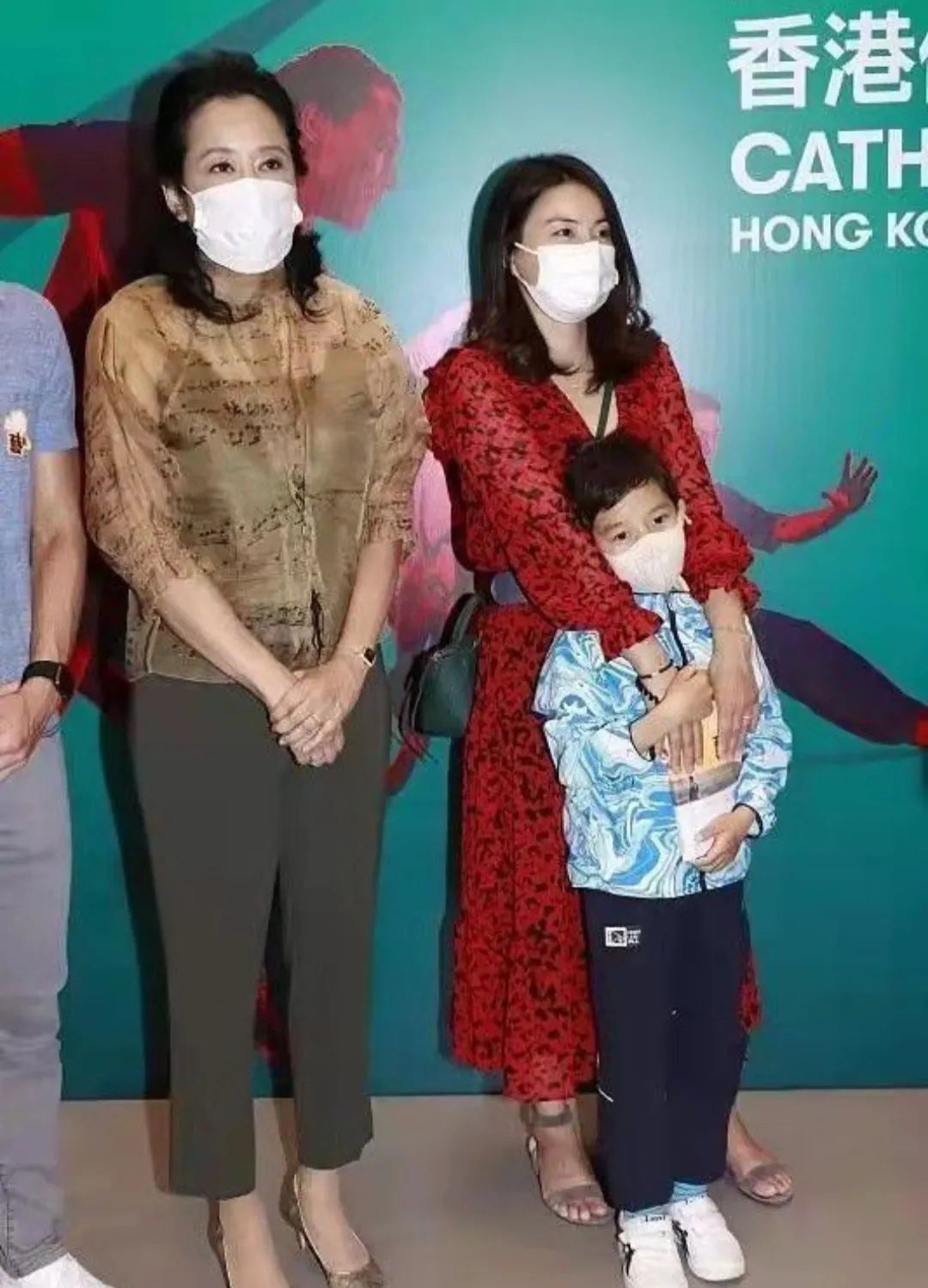 Guo Jingjing took a group photo with her 63-year-old mother-in-law on ...