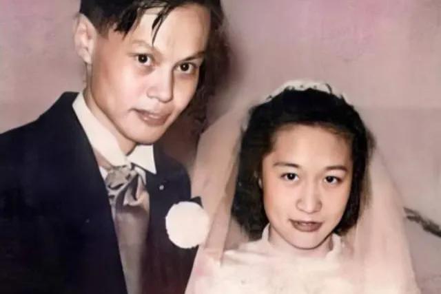 A Copy Of Deng Wendi Crossing Classes With Marriage Marrying 54 Year