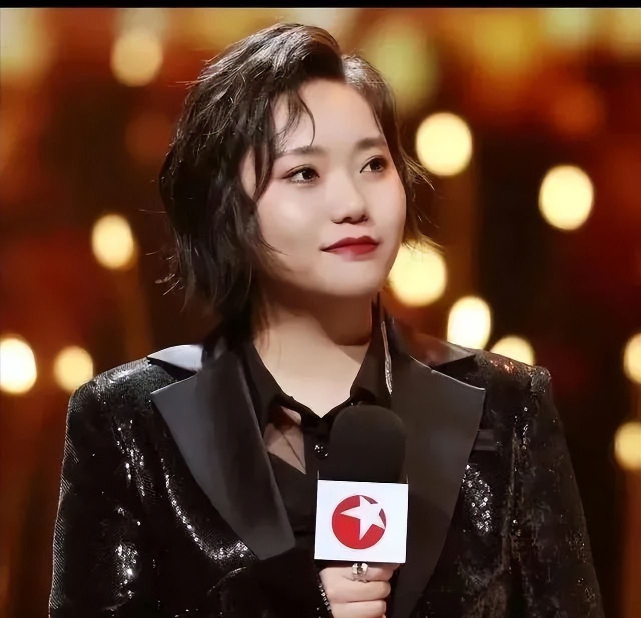 Li Xueqin: How can a "mourning" girl be popular for three years? - iMedia