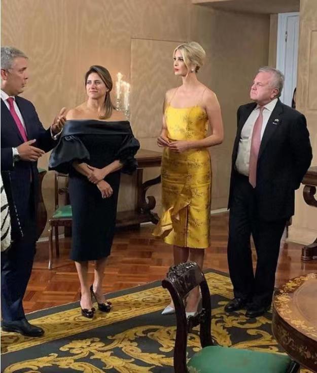 Ivanka and her daughter are in the same frame, the green dress is fresh ...