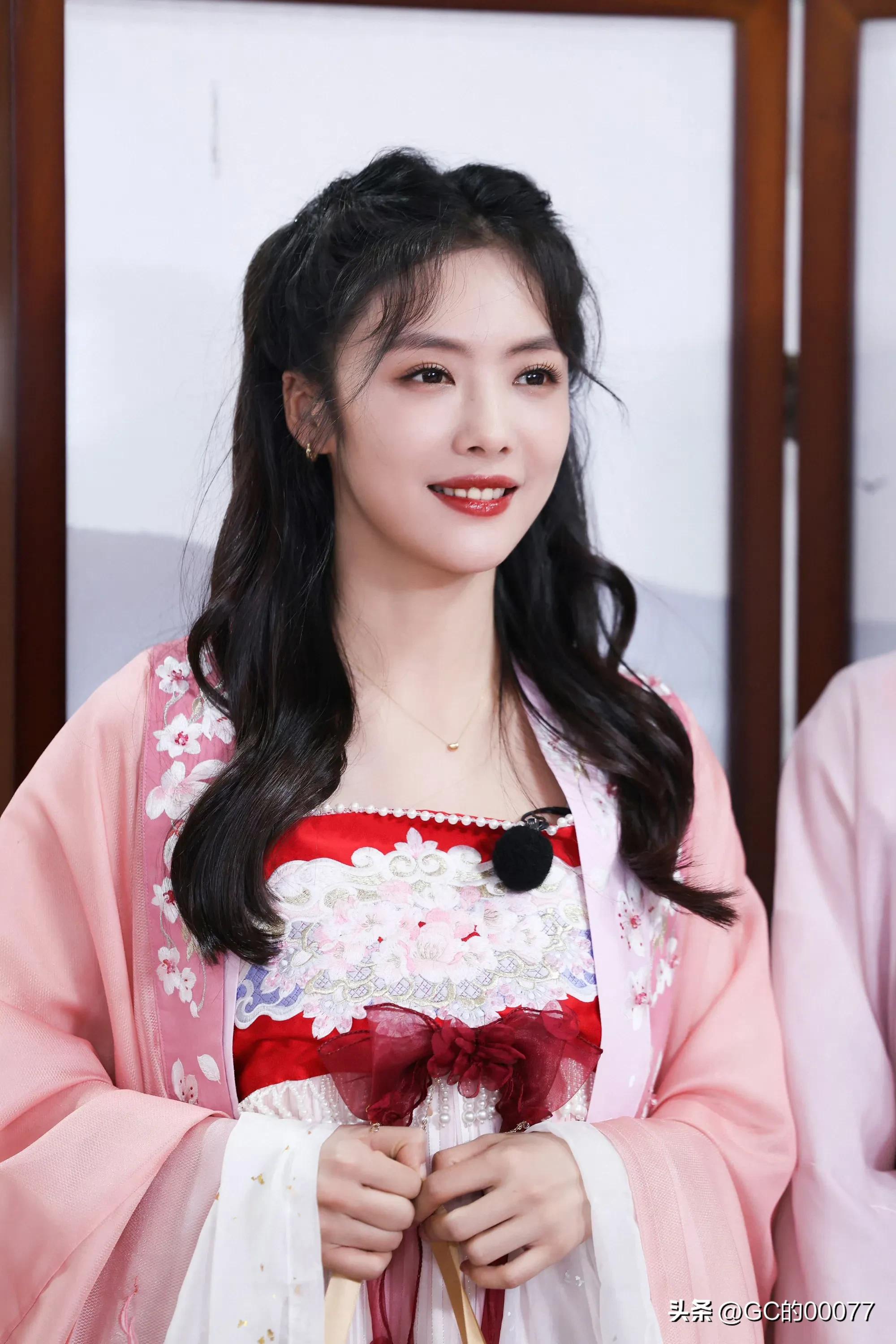 Star picture Cai Wenjing - iNEWS