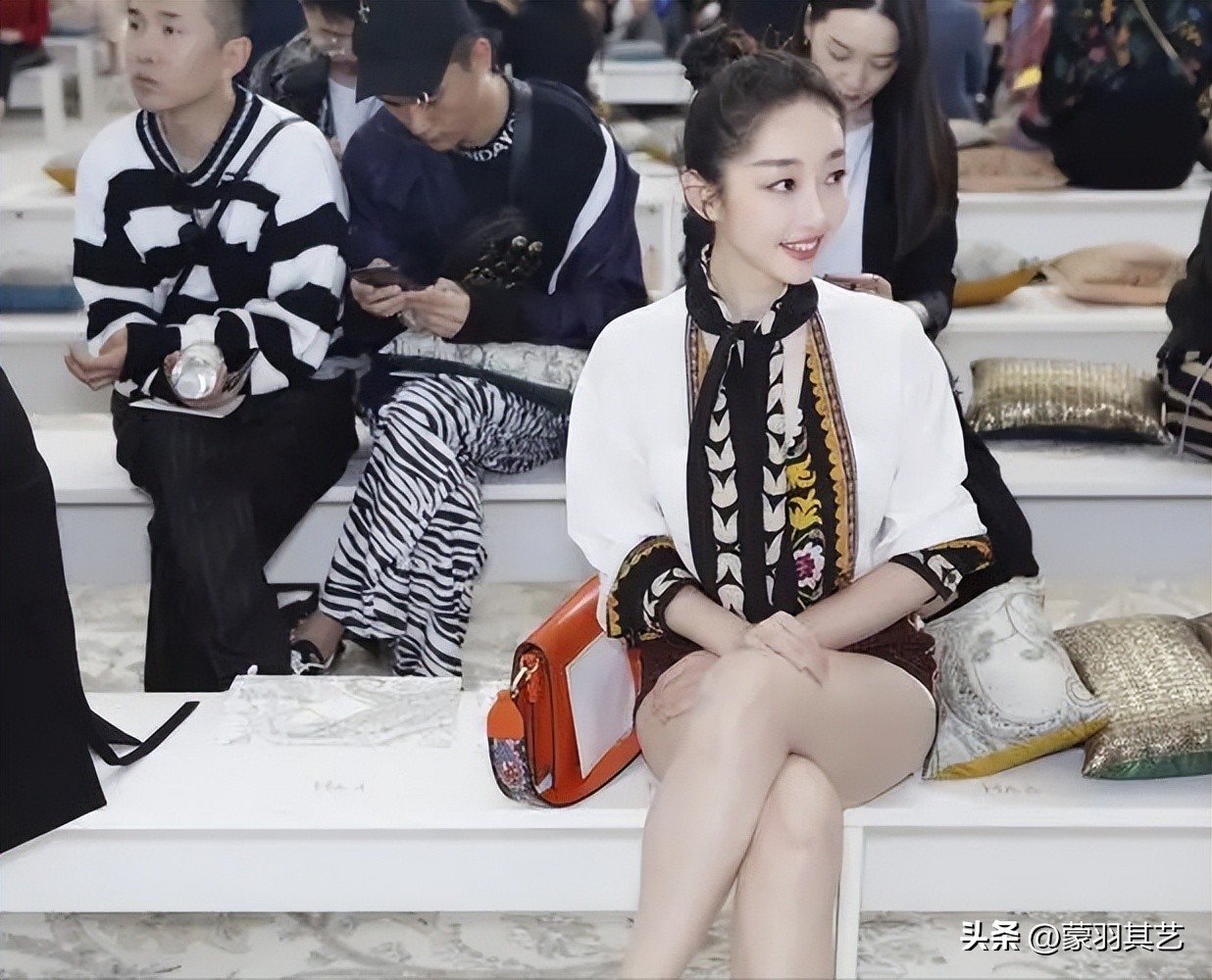 Jiang Mengjie was secretly photographed under the skirt and blackmailed to "ruin the rest of her ...