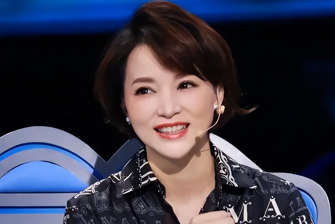 do you remember her She used to be the most popular host of CCTV, but ...