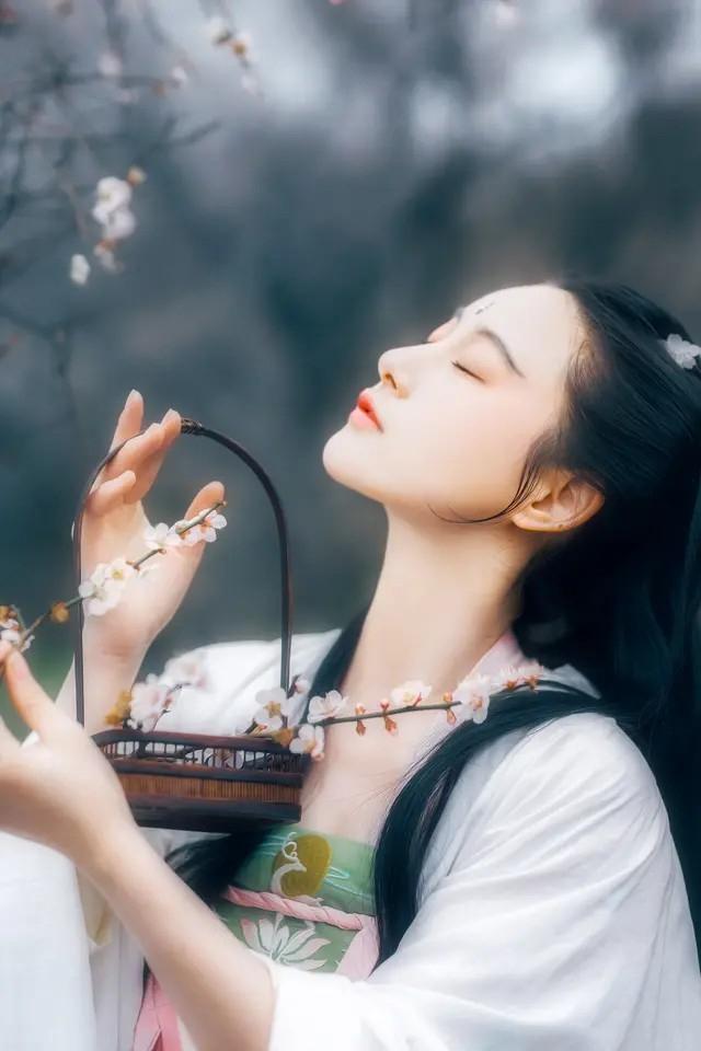 He relied on a set of poems to chant plum, and he wrote the human ...