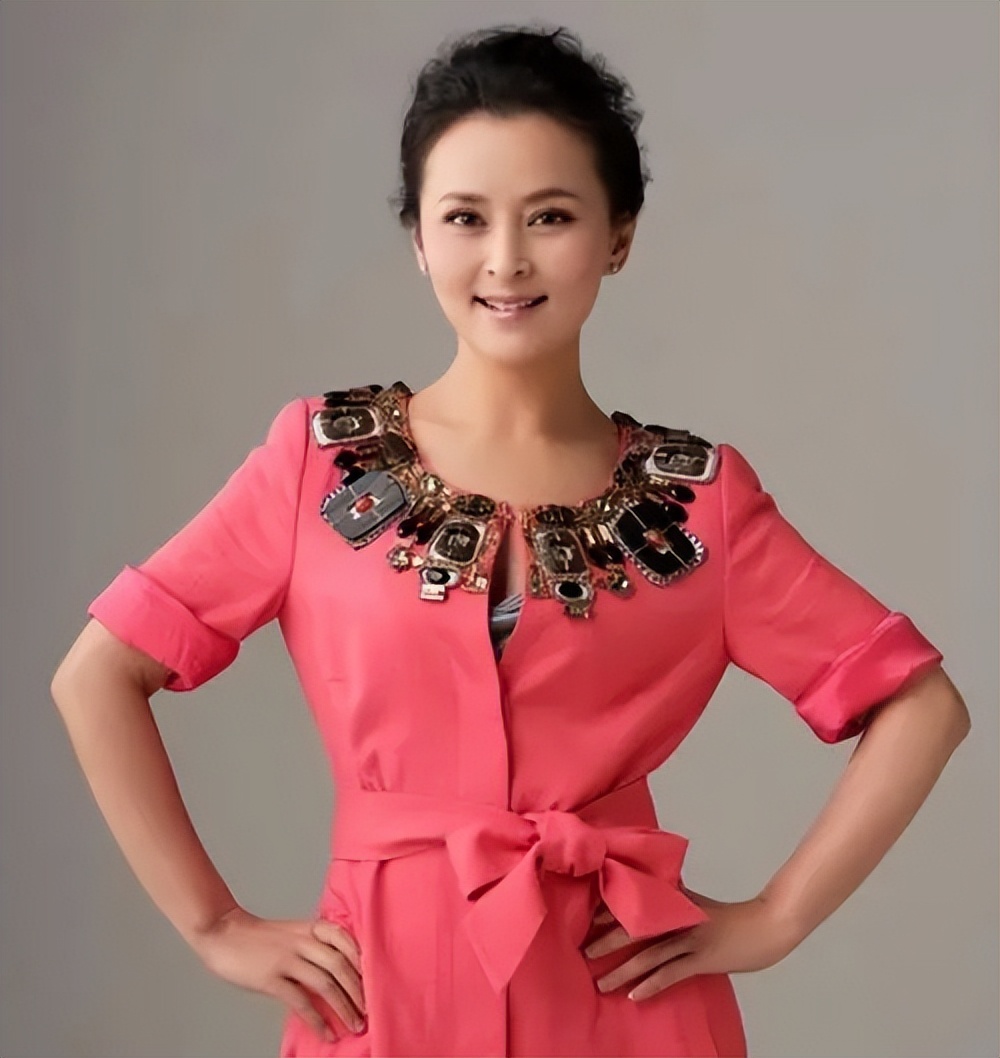 Famous actor He Yin: After divorcing Huang Zhizhong, the frost-stained ...