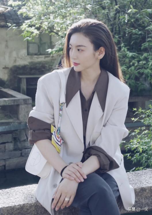 Actress You Jingru announces her marriage in a wedding photo - iMedia