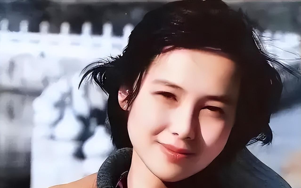 Collapsed! 56-year-old Jiang Wenli forced herself to act young, and the ...
