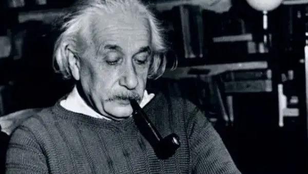 How many days did Einstein live and lived to be 76 years old (the cause ...