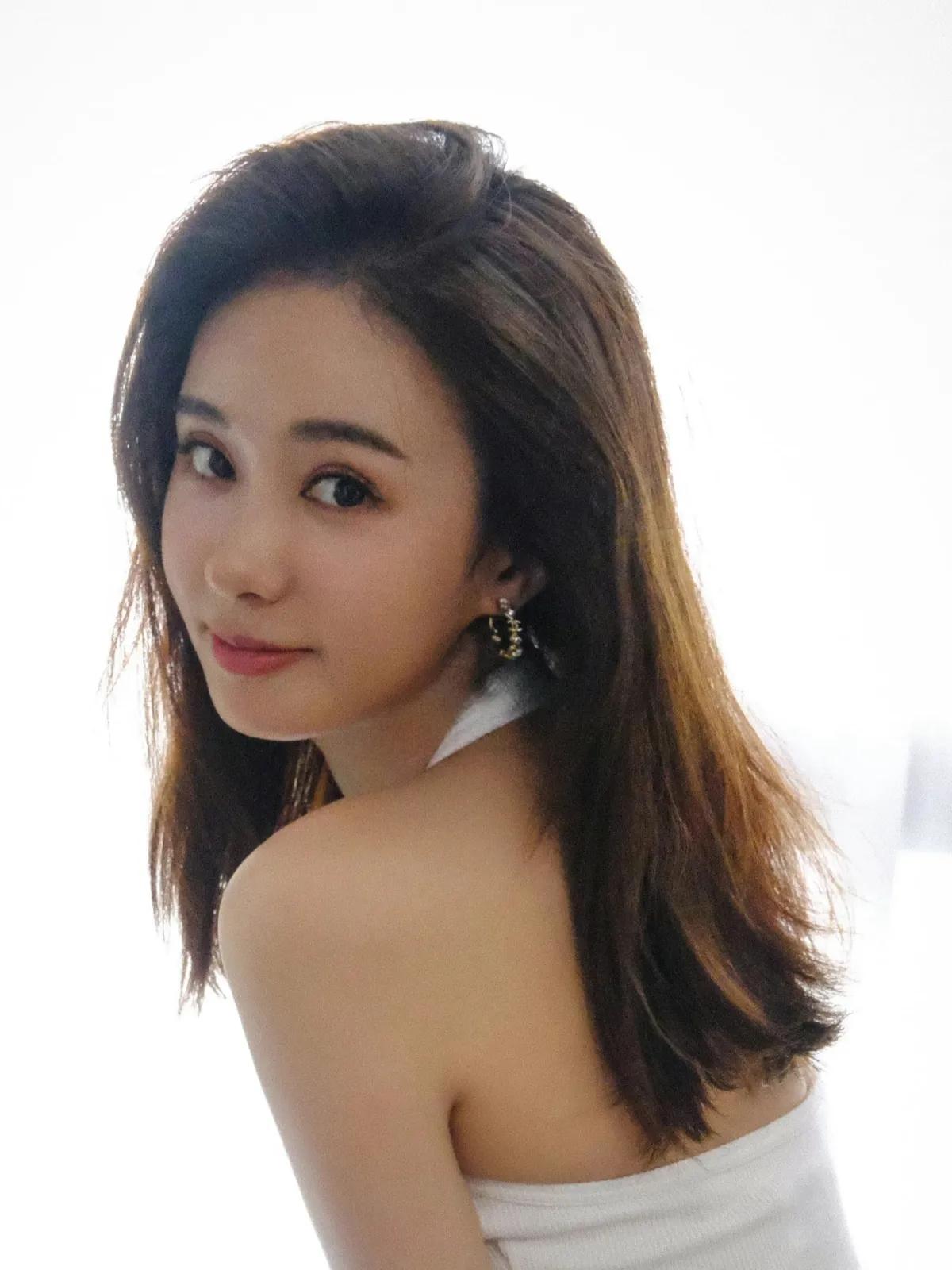 Appreciation of beautiful pictures of Zheng Hehuizi - iNEWS